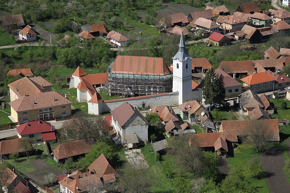 La chiesa fortificata di Darjiu, soprannominata "Il Forte del lardo ...