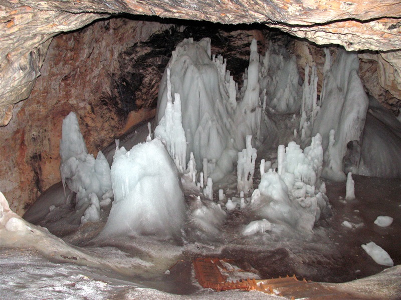 “Ghețarul de la Scărișoara” Cave - speleological treasure of Romania ...