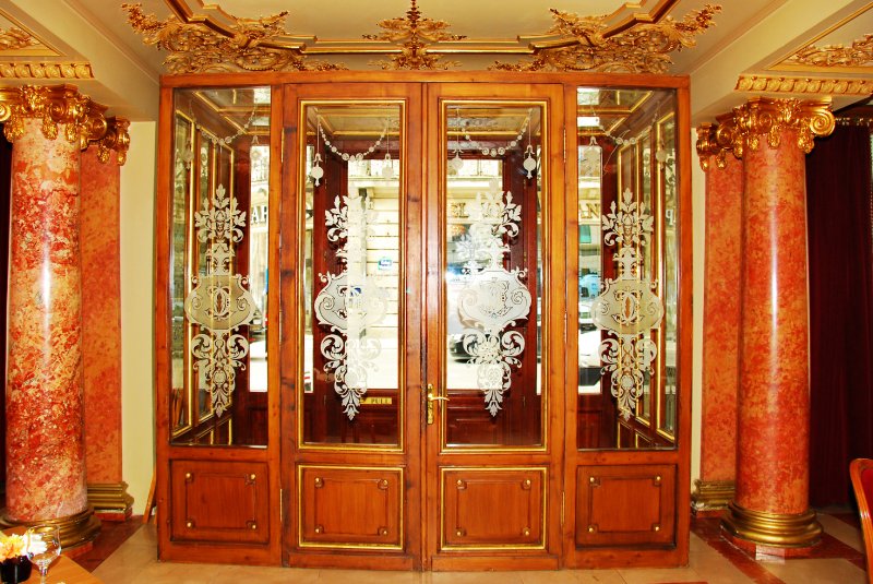„Casa Capşa”- an aristocratic place of the "Little Paris" in the ...