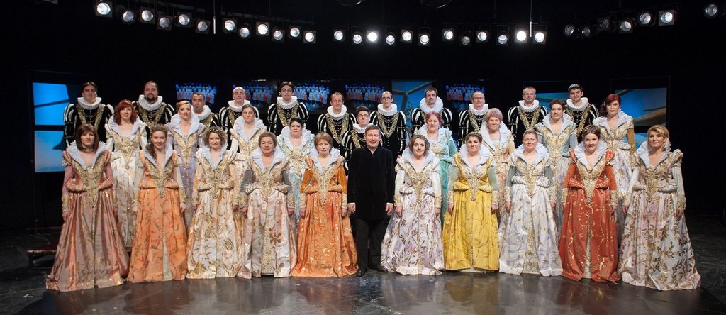The Madrigal Choir in a unique concert at the Romanian Athenaeum ...